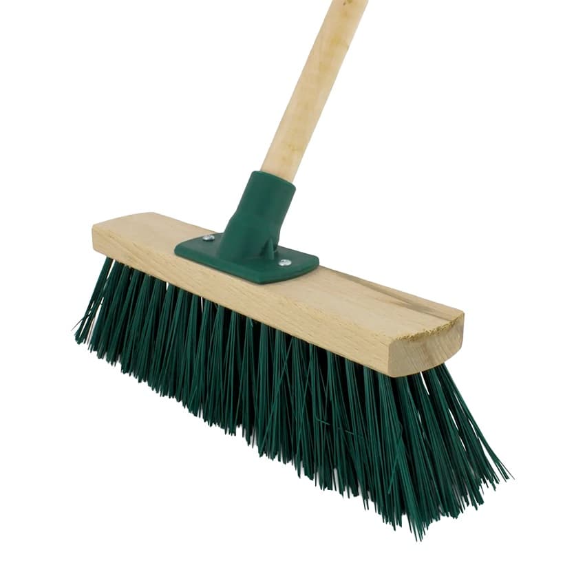 Escobón Cerda Dura con Palo Largo de Madera - Grupo Empresarial Jerusalen